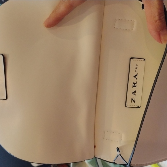 Zara | Bags | Zara White Faux Leather Cross Body Purse White With Black ...